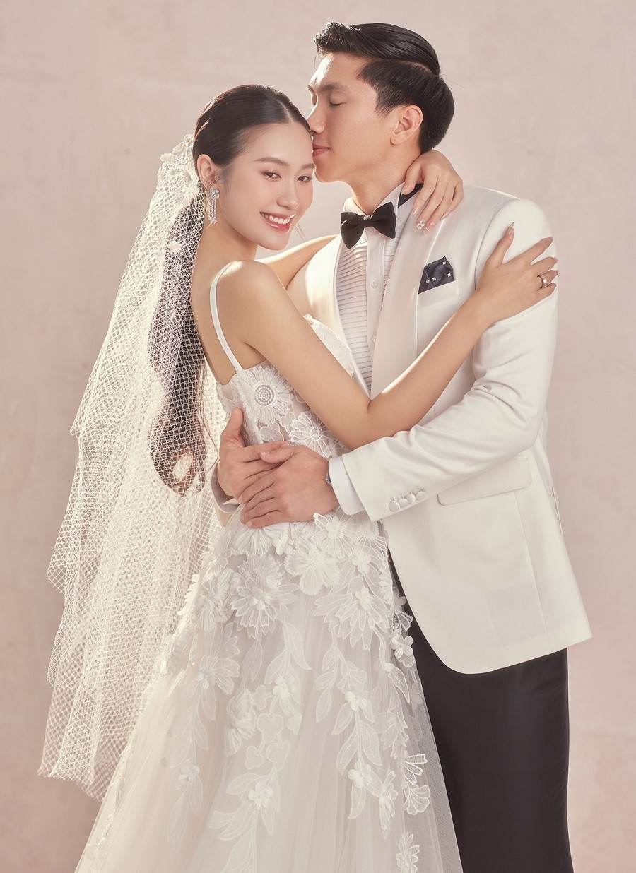 Đoàn Văn Hậu và Doãn Hải My lãng mạn, hiện đại trong bộ ảnh cưới phong cách Hàn Quốc