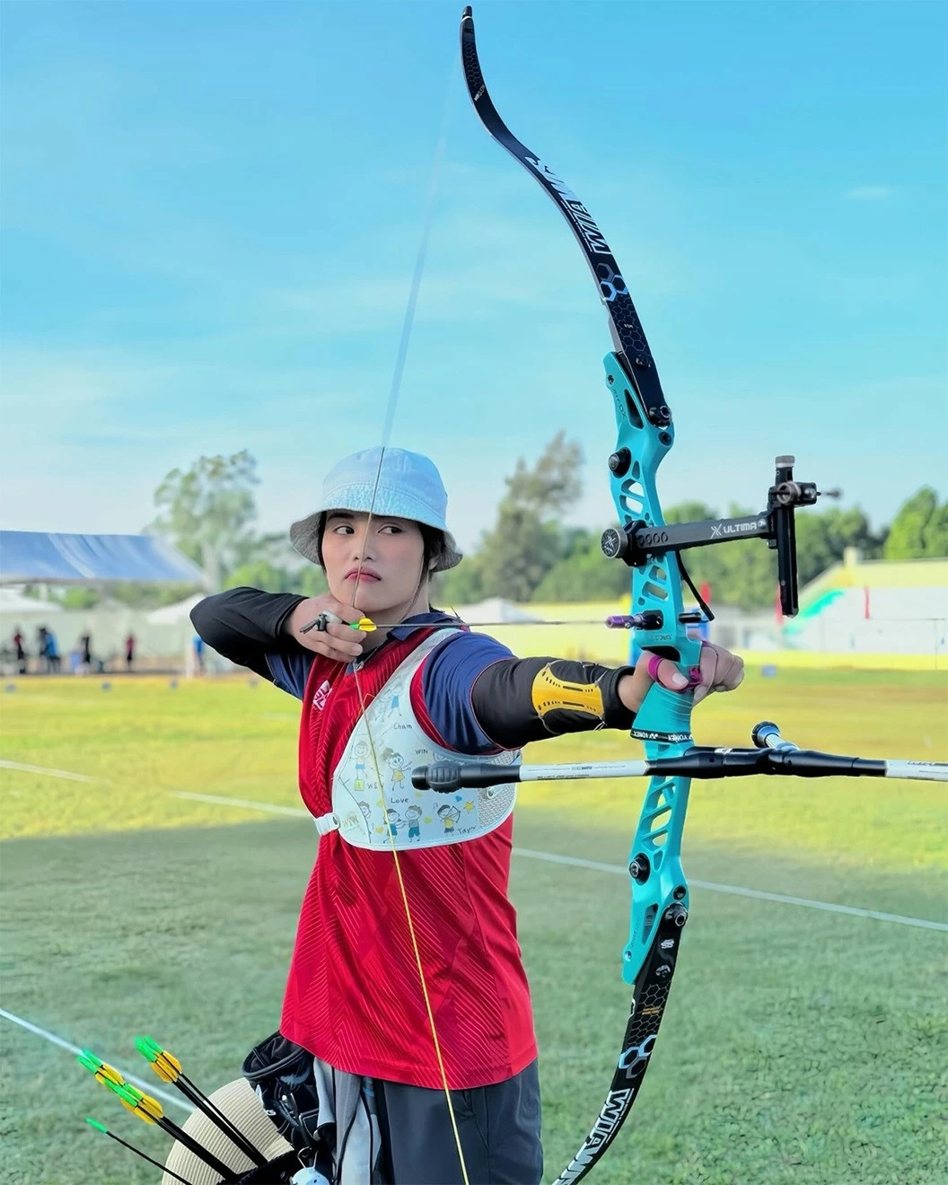 Hot girl cung thủ Ánh Nguyệt hẹn hò tay vợt cầu lông Lê Đức Phát