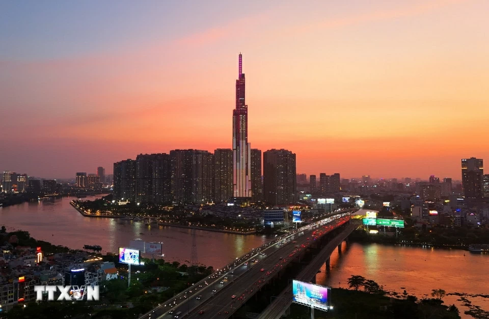 TP. Hồ Chí Minh rực rỡ sắc màu về đêm chào mừng Đại hội XIV của Đảng