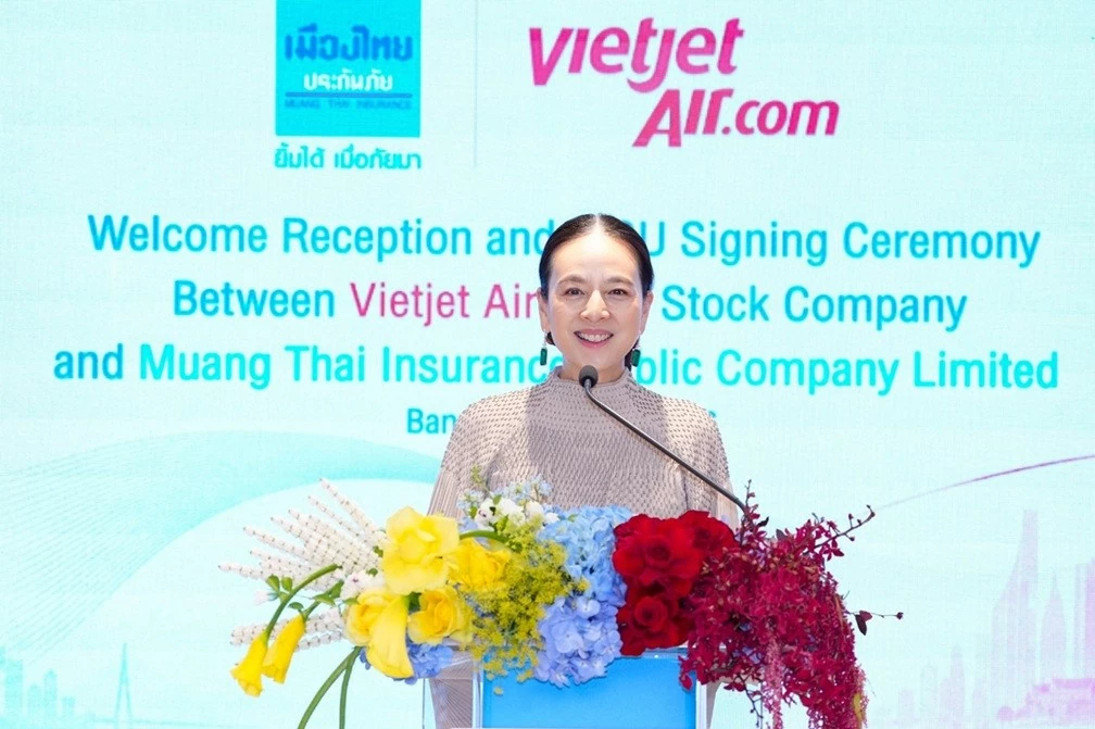 Madam Pang và Tiến sĩ Nguyễn Thị Phương Thảo đồng hành vì bóng đá và ...