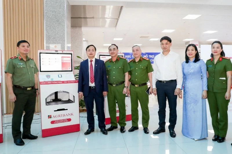 Agribank chuyển đổi số gắn với ESG: Từ các Kiosk thông minh đến khát ...