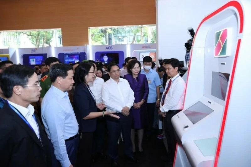 Agribank chuyển đổi số gắn với ESG: Từ các Kiosk thông minh đến khát ...