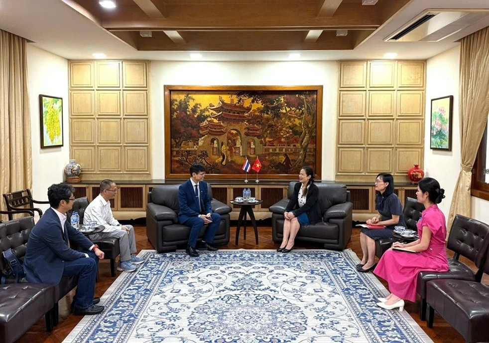 Đoàn công tác Trường Đại học Khoa học Xã hội và Nhân văn thăm và làm ...