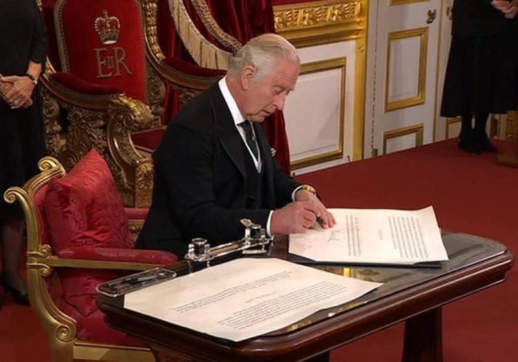 Anh: Thái tử Charles chính thức kế vị ngai vàng, có bài phát biểu đầu tiên