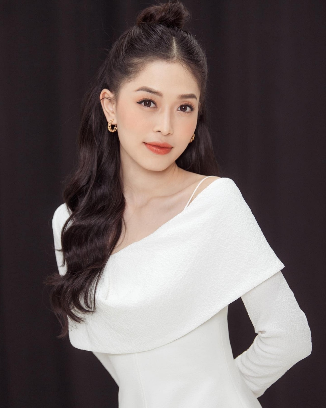 Nhan sắc đời thường của Á hậu Phương Nga